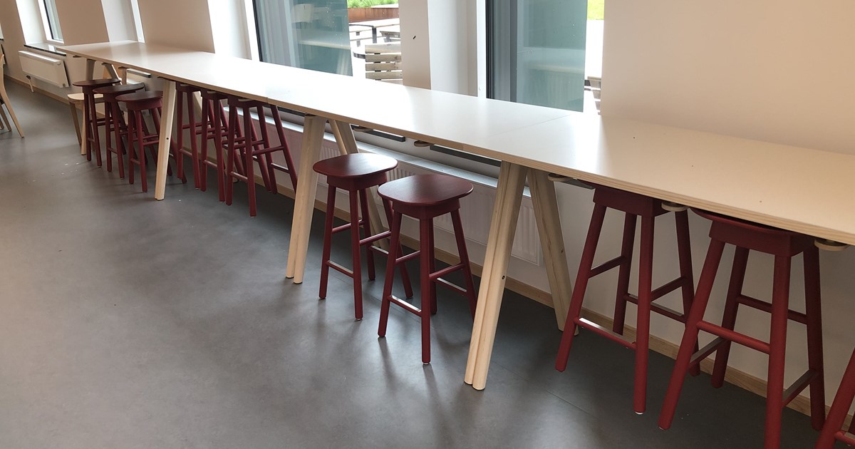 Wooden Window/Wall Table for Spontaneous Meetings | Lundbergs Möbler
